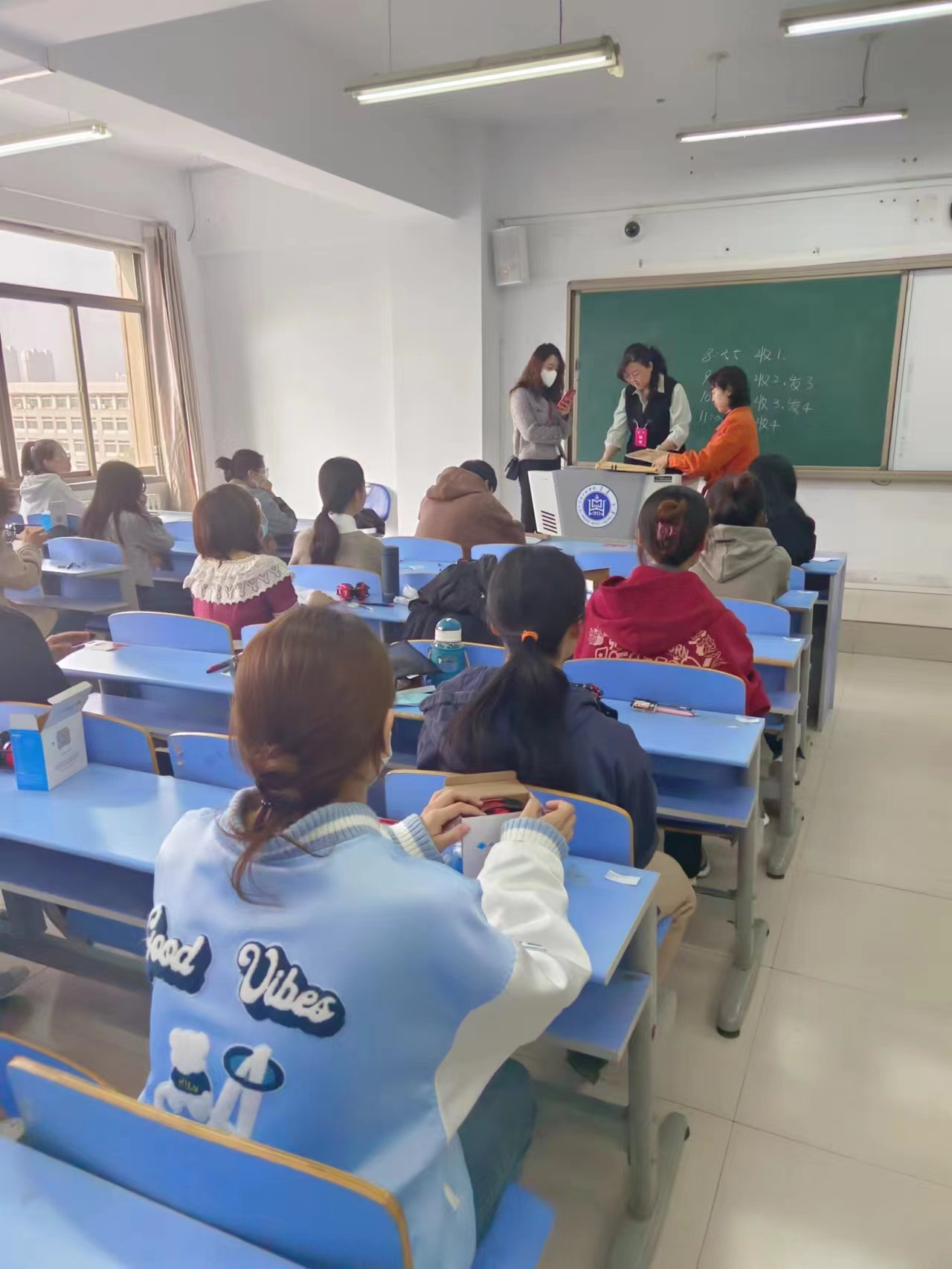 外国语学院顺利组织2023年度TEM-8考试-外国语学院 - 呼和浩特民族学院